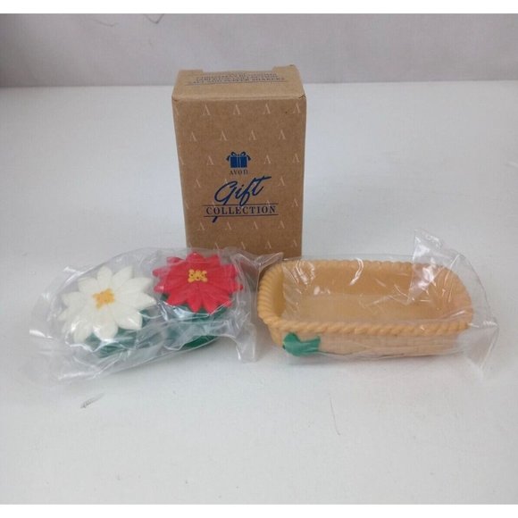Avon | Kitchen | Vintage Avon Christmas Blossoms Tabletop Collection ...